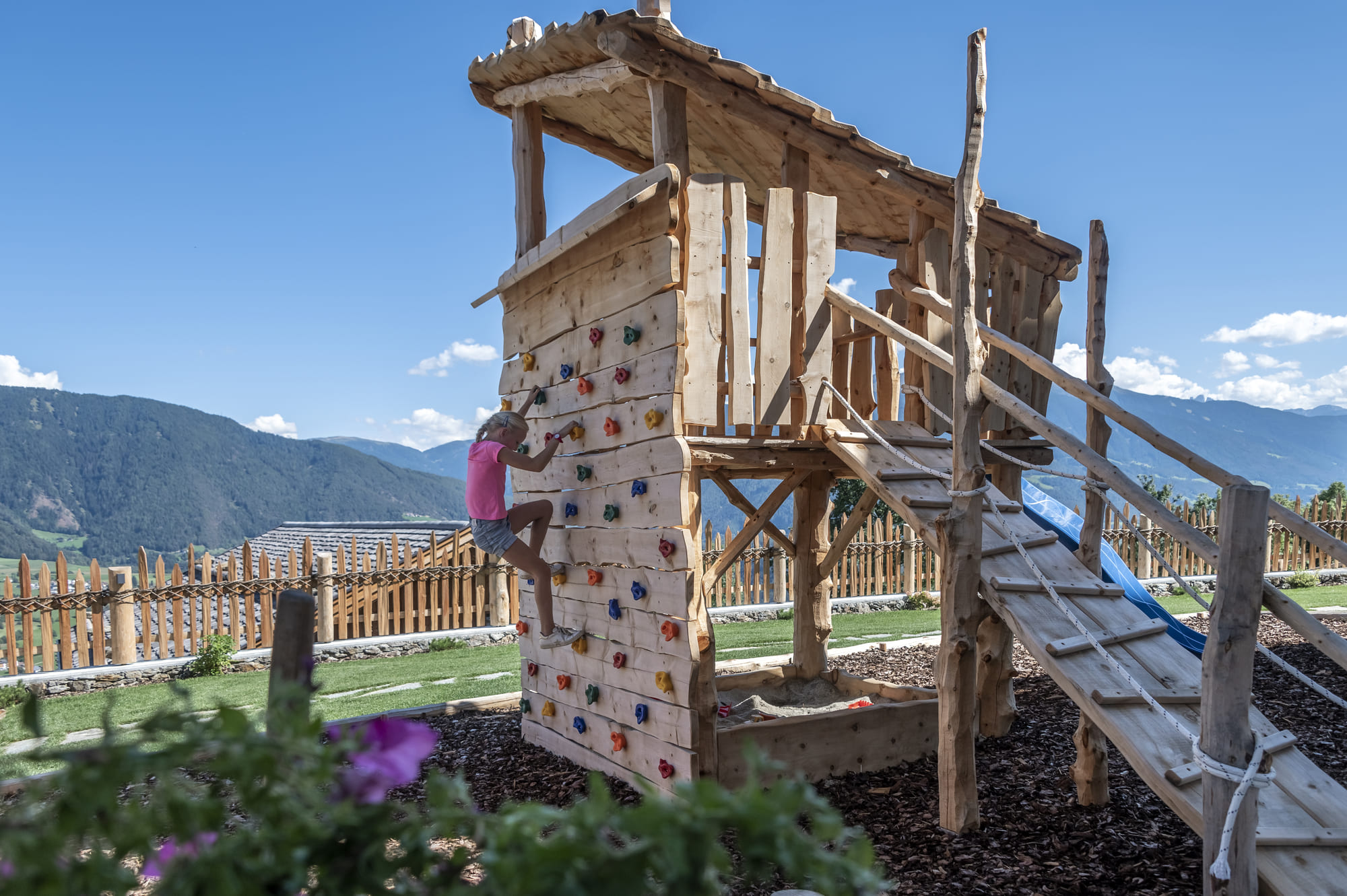 Holiday in a luxury chalet with many animals in Spinga